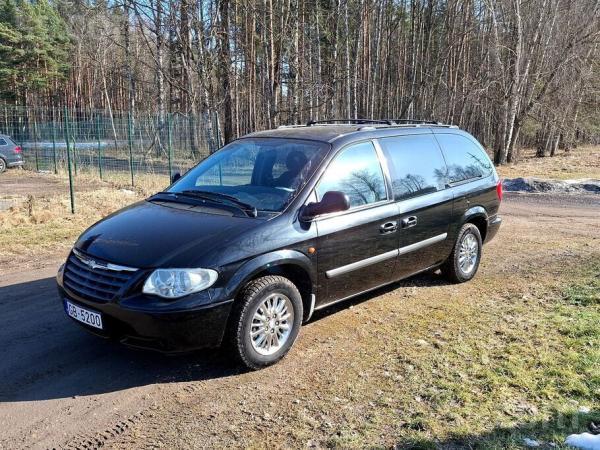 Black Chrysler Grand Voyager 2006 in Riga, with an engine capacity of 2.80 L and mileage of 256 thousand km for 780 €, photo 7 on AUTOMOTO.COM.LV