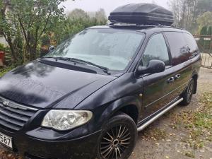 Black Chrysler Grand Voyager 2006 in Riga, with an engine capacity of 2.80 L and mileage of 329 thousand km for 1700 €, photo 5 on AUTOMOTO.COM.LV