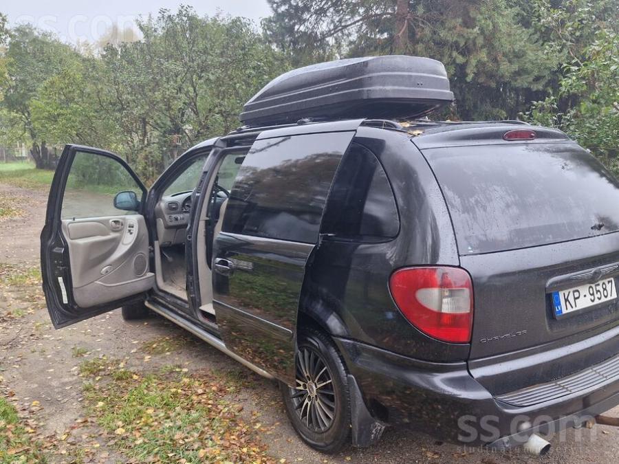 Black Chrysler Grand Voyager 2006 in Riga, with an engine capacity of 2.80 L and mileage of 329 thousand km for 1700 €, photo 8 on AUTOMOTO.COM.LV