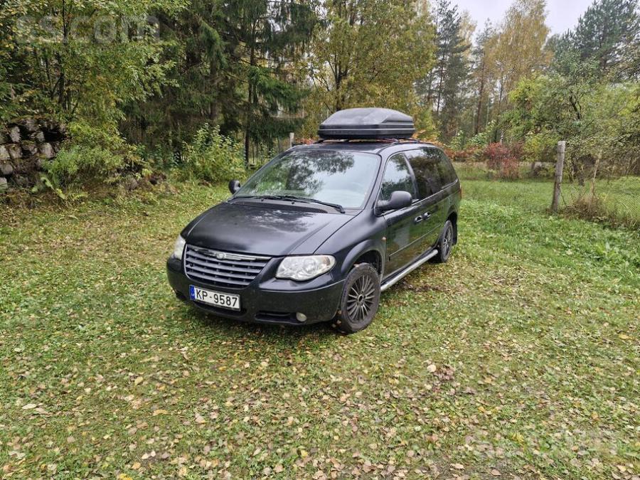 Black Chrysler Grand Voyager 2006 in Riga, with an engine capacity of 2.80 L and mileage of 329 thousand km for 1700 €, photo 9 on AUTOMOTO.COM.LV