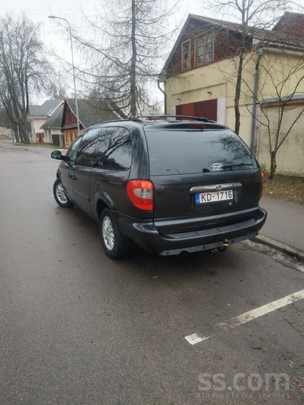 Black Chrysler Grand Voyager 2007 in Daugavpils, with an engine capacity of 2.80 L and mileage of 313 thousand km for 1200 €, photo 1 on AUTOMOTO.COM.LV