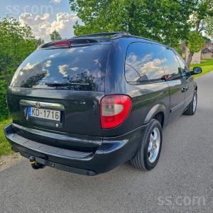 Black Chrysler Grand Voyager 2007 in Ogre, with an engine capacity of 2.80 L and mileage of 315 thousand km for 2350 €, photo 2 on AUTOMOTO.COM.LV