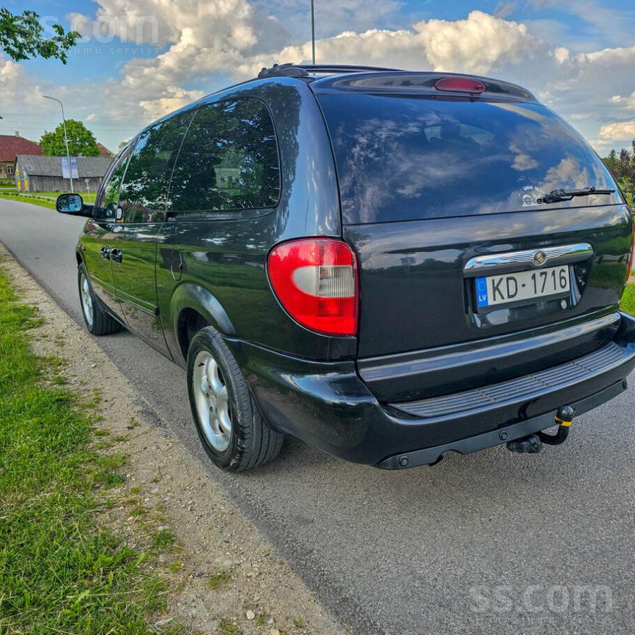 Black Chrysler Grand Voyager 2007 in Ogre, with an engine capacity of 2.80 L and mileage of 315 thousand km for 2350 €, photo 3 on AUTOMOTO.COM.LV
