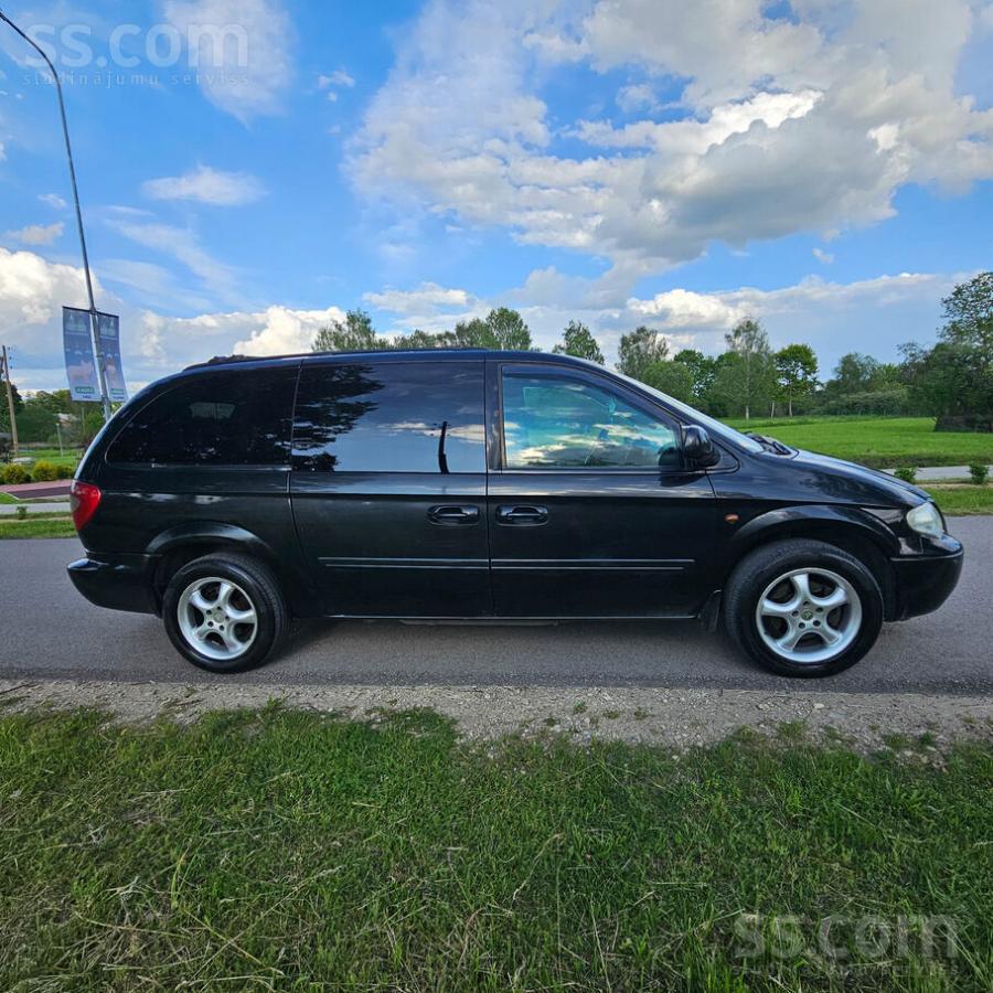 Black Chrysler Grand Voyager 2007 in Ogre, with an engine capacity of 2.80 L and mileage of 315 thousand km for 2350 €, photo 4 on AUTOMOTO.COM.LV