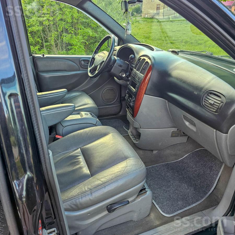 Black Chrysler Grand Voyager 2007 in Ogre, with an engine capacity of 2.80 L and mileage of 315 thousand km for 2350 €, photo 10 on AUTOMOTO.COM.LV