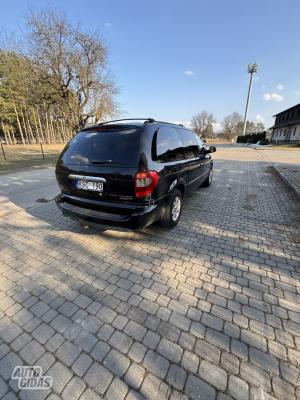 Black Chrysler Grand Voyager 2007 in Druskininkai, with an engine capacity of 2.80 L and mileage of 417 thousand km for 1850 €, photo 4 on AUTOMOTO.COM.LV