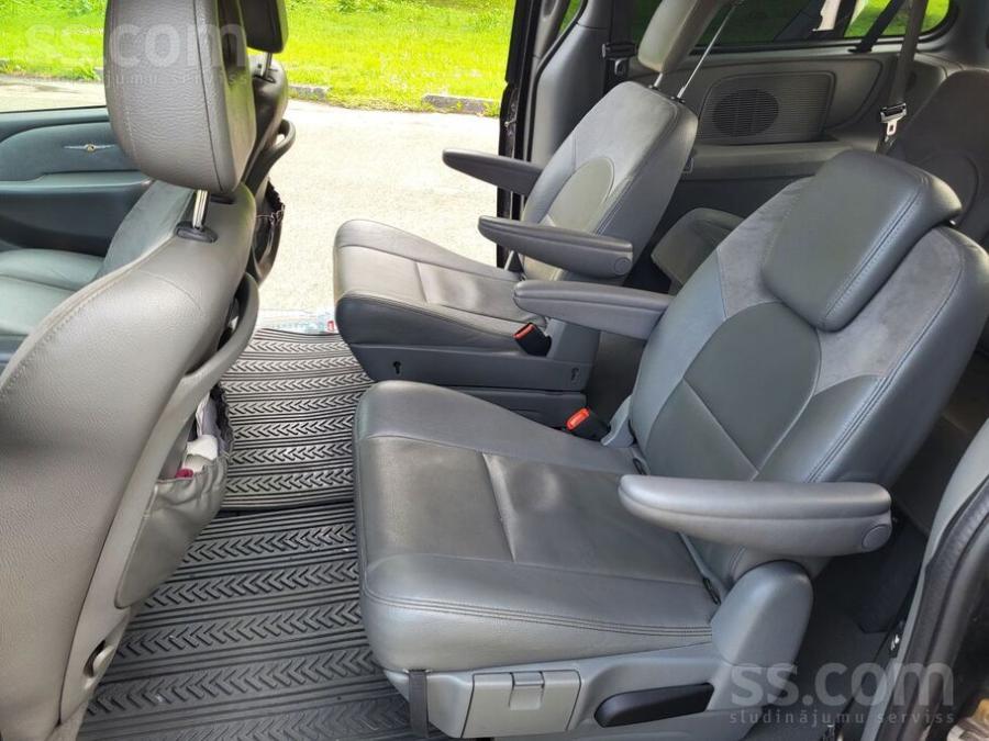 Melns Chrysler Grand Voyager 2007 Rīga, ar dzinēja tilpumu 2.80 L un nobraukumu 249 tūkst. km par 3399 €, foto 11 vietnē AUTOMOTO.COM.LV