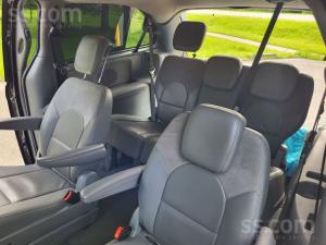 Melns Chrysler Grand Voyager 2007 Rīga, ar dzinēja tilpumu 2.80 L un nobraukumu 249 tūkst. km par 3399 €, foto 12 vietnē AUTOMOTO.COM.LV
