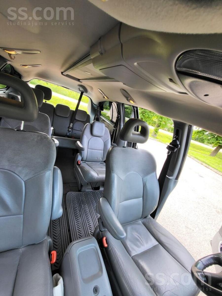 Melns Chrysler Grand Voyager 2007 Rīga, ar dzinēja tilpumu 2.80 L un nobraukumu 249 tūkst. km par 3399 €, foto 16 vietnē AUTOMOTO.COM.LV