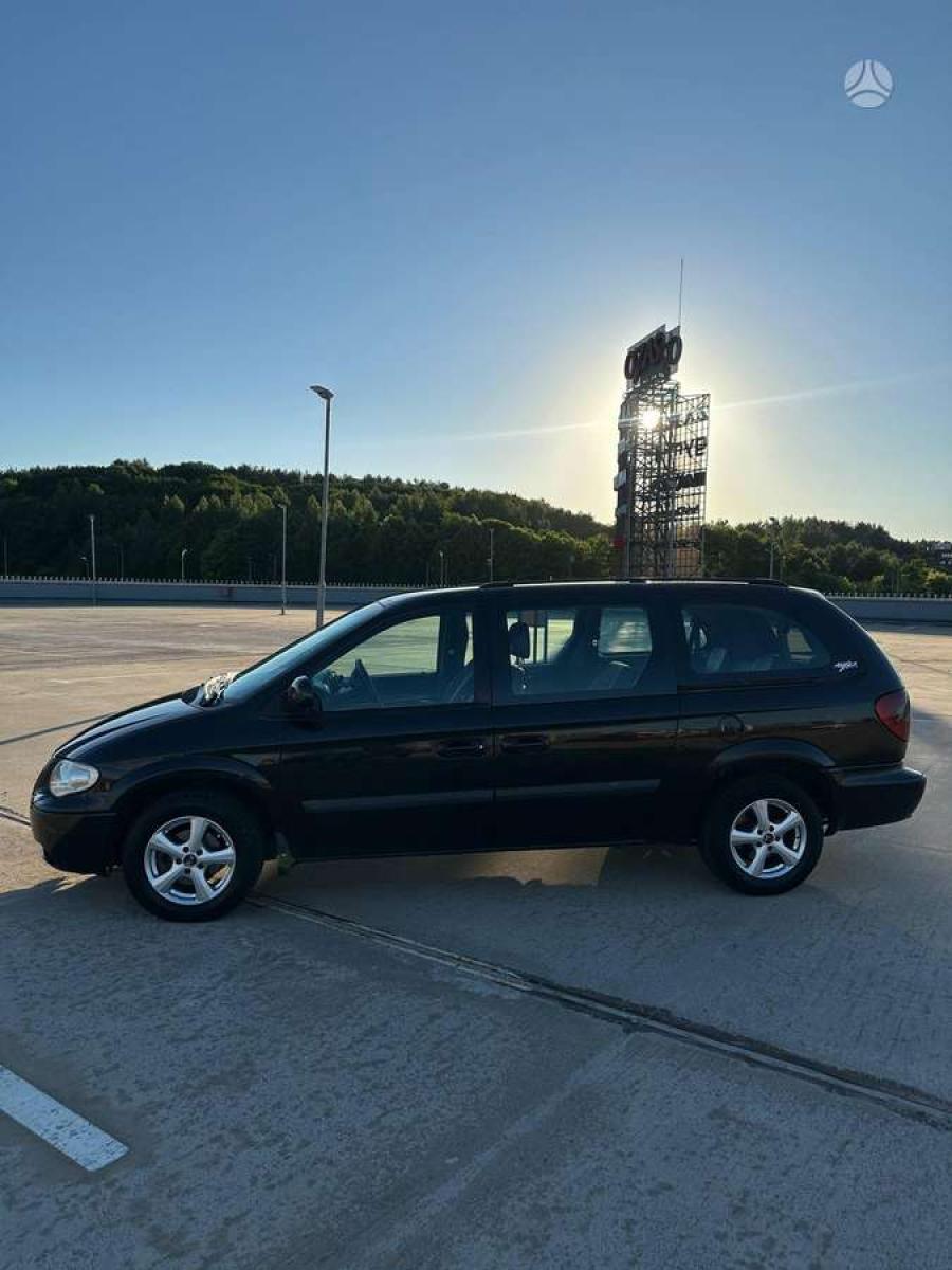 Melns Chrysler Grand Voyager 2007 Viļņa, ar dzinēja tilpumu 2.78 L un nobraukumu 419 tūkst. km par 1600 €, foto 3 vietnē AUTOMOTO.COM.LV