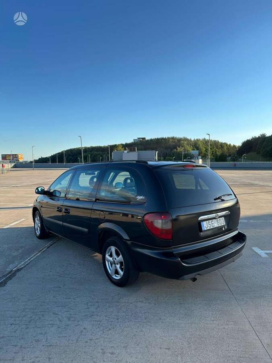 Melns Chrysler Grand Voyager 2007 Viļņa, ar dzinēja tilpumu 2.78 L un nobraukumu 419 tūkst. km par 1600 €, foto 4 vietnē AUTOMOTO.COM.LV