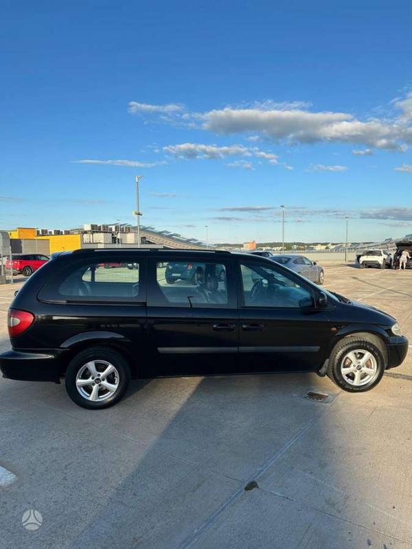Melns Chrysler Grand Voyager 2007 Viļņa, ar dzinēja tilpumu 2.78 L un nobraukumu 419 tūkst. km par 1600 €, foto 5 vietnē AUTOMOTO.COM.LV