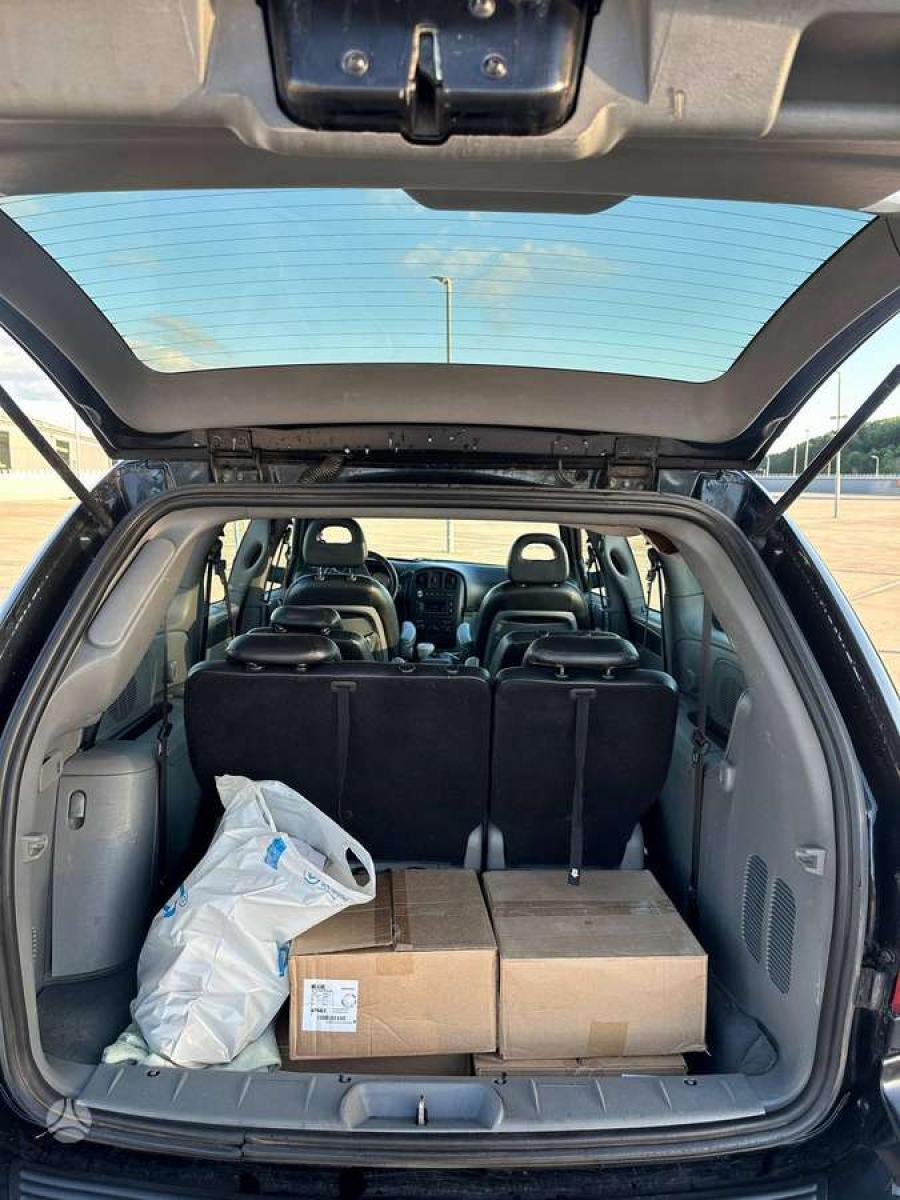 Melns Chrysler Grand Voyager 2007 Viļņa, ar dzinēja tilpumu 2.78 L un nobraukumu 419 tūkst. km par 1600 €, foto 9 vietnē AUTOMOTO.COM.LV