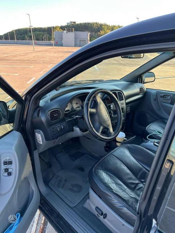 Melns Chrysler Grand Voyager 2007 Viļņa, ar dzinēja tilpumu 2.78 L un nobraukumu 419 tūkst. km par 1600 €, foto 9 vietnē AUTOMOTO.COM.LV