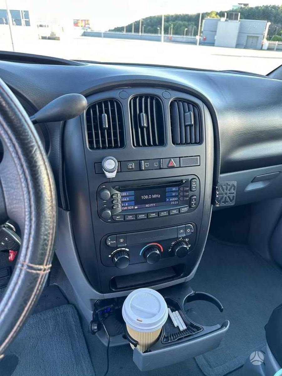 Melns Chrysler Grand Voyager 2007 Viļņa, ar dzinēja tilpumu 2.78 L un nobraukumu 419 tūkst. km par 1600 €, foto 12 vietnē AUTOMOTO.COM.LV