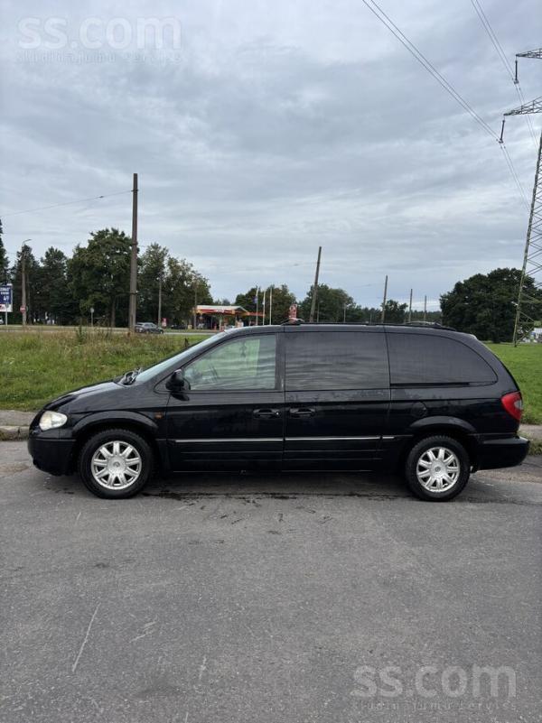 Black Chrysler Grand Voyager 2007 in Riga, with an engine capacity of 2.80 L and mileage of 287 thousand km for 2200 €, photo 2 on AUTOMOTO.COM.LV
