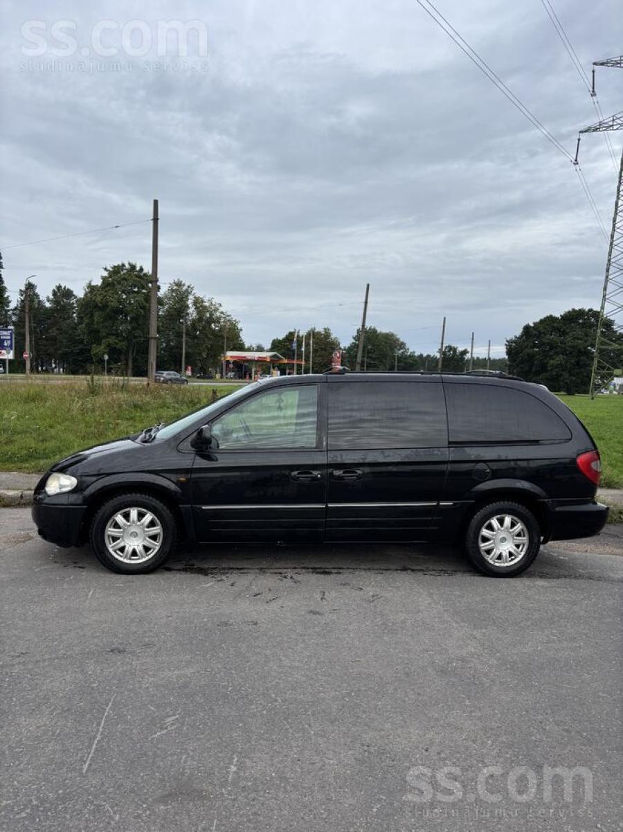 Black Chrysler Grand Voyager 2007 in Riga, with an engine capacity of 2.80 L and mileage of 287 thousand km for 2200 €, photo 3 on AUTOMOTO.COM.LV
