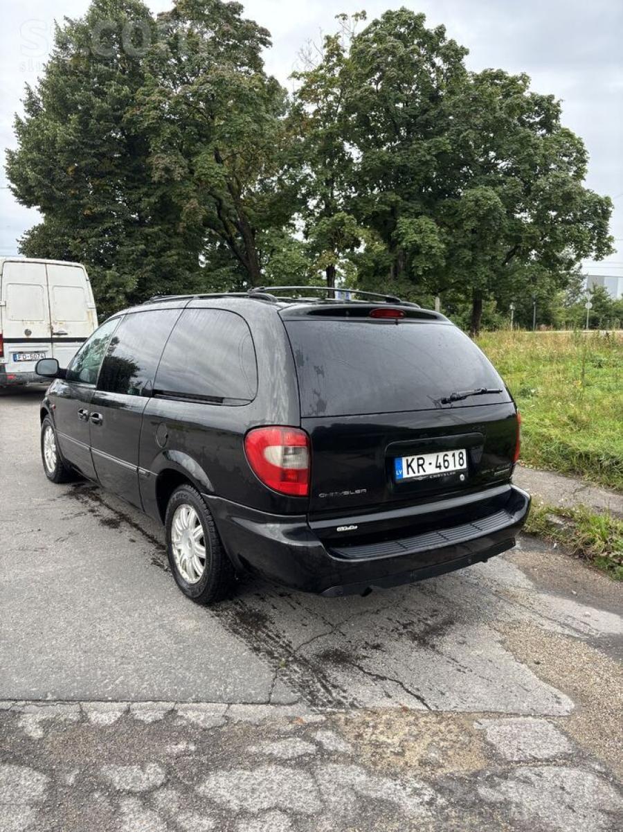 Black Chrysler Grand Voyager 2007 in Riga, with an engine capacity of 2.80 L and mileage of 287 thousand km for 2200 €, photo 4 on AUTOMOTO.COM.LV