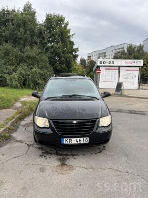 Black Chrysler Grand Voyager 2007 in Riga, with an engine capacity of 2.80 L and mileage of 287 thousand km for 2200 €, photo 5 on AUTOMOTO.COM.LV