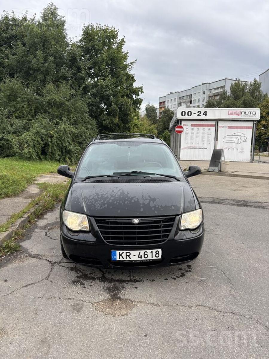 Black Chrysler Grand Voyager 2007 in Riga, with an engine capacity of 2.80 L and mileage of 287 thousand km for 2200 €, photo 5 on AUTOMOTO.COM.LV