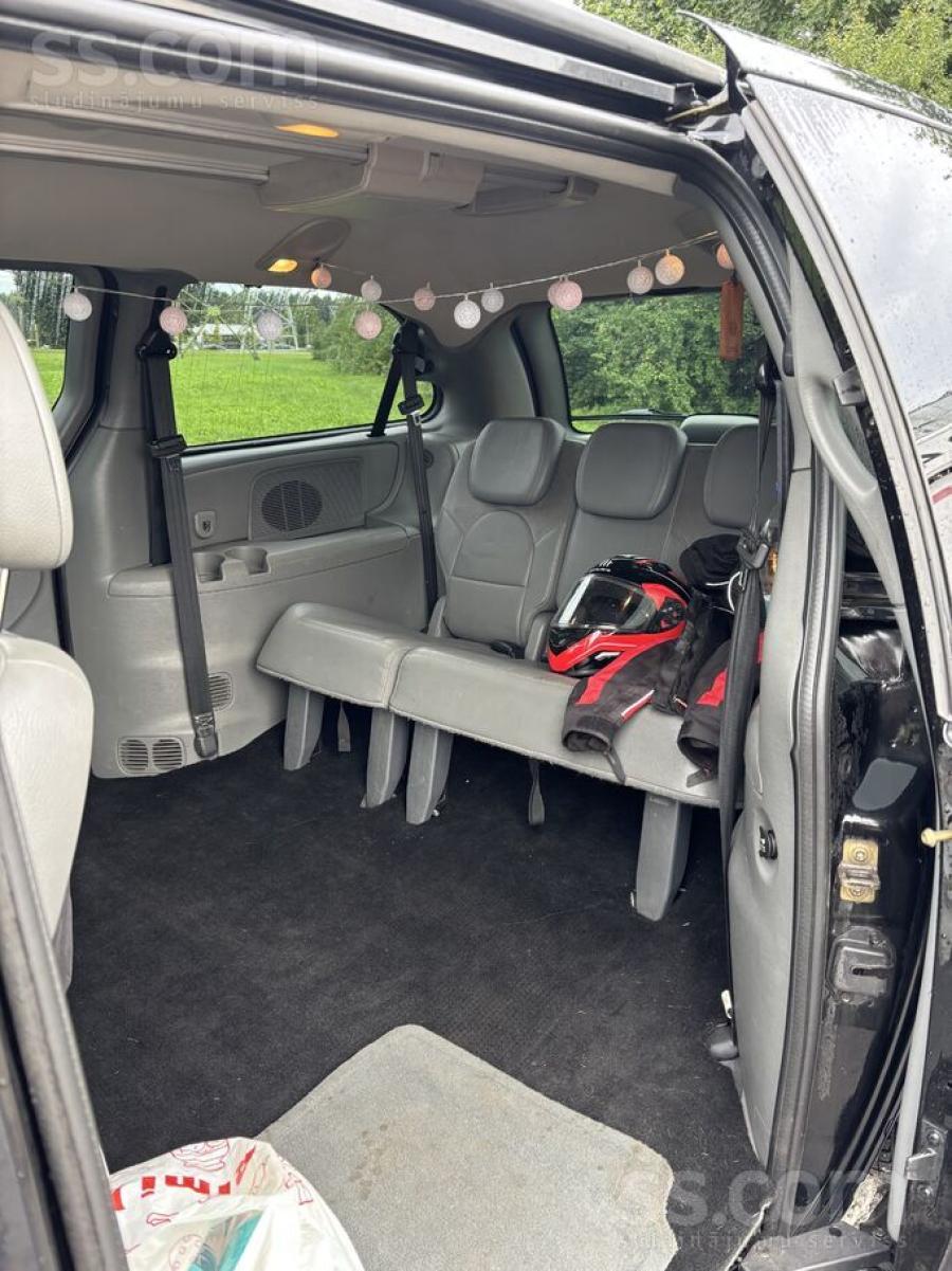Black Chrysler Grand Voyager 2007 in Riga, with an engine capacity of 2.80 L and mileage of 287 thousand km for 2200 €, photo 7 on AUTOMOTO.COM.LV