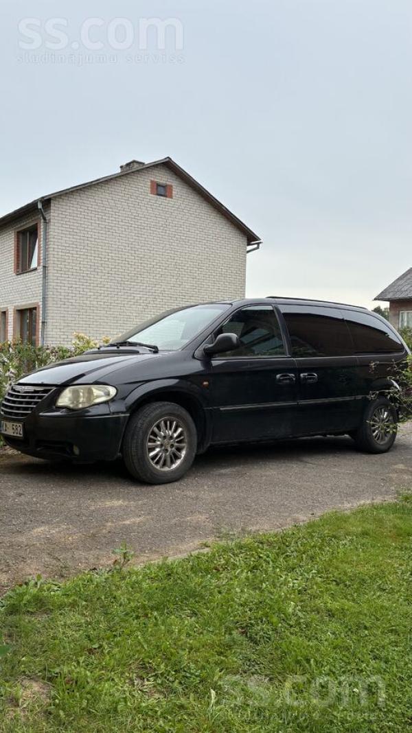 Black Chrysler Grand Voyager 2007 in Valmiera, with an engine capacity of 2.80 L and mileage of 365 thousand km for 2250 €, photo 1 on AUTOMOTO.COM.LV
