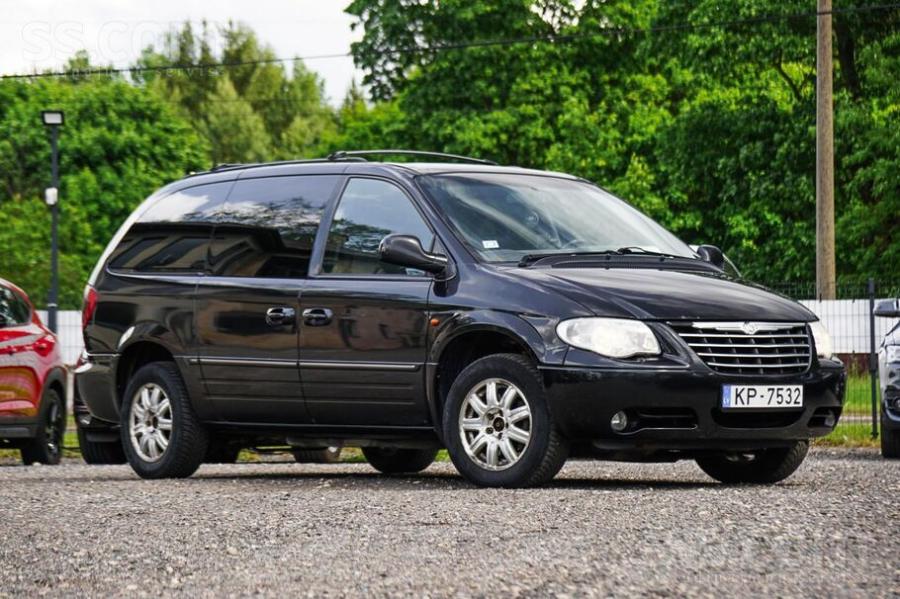 Melns Chrysler Grand Voyager 2008 Rīga, ar dzinēja tilpumu 2.80 L un nobraukumu 335 tūkst. km par 2990 €, foto 2 vietnē AUTOMOTO.COM.LV