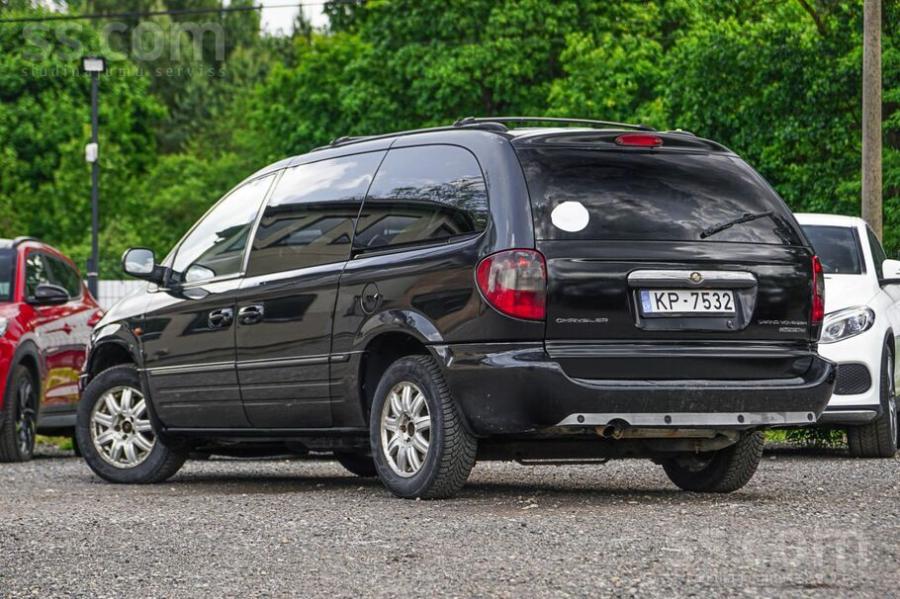 Melns Chrysler Grand Voyager 2008 Rīga, ar dzinēja tilpumu 2.80 L un nobraukumu 335 tūkst. km par 2990 €, foto 3 vietnē AUTOMOTO.COM.LV