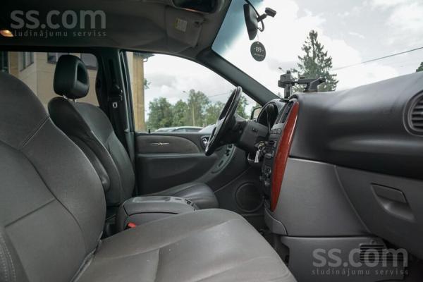 Melns Chrysler Grand Voyager 2008 Rīga, ar dzinēja tilpumu 2.80 L un nobraukumu 335 tūkst. km par 2990 €, foto 5 vietnē AUTOMOTO.COM.LV
