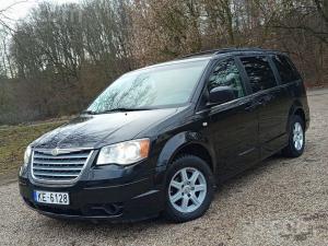 Black Chrysler Grand Voyager 2008 in Tukums, with an engine capacity of 2.80 L and mileage of 344 thousand km for 3990 €, photo 2 on AUTOMOTO.COM.LV