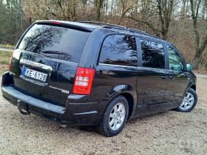 Black Chrysler Grand Voyager 2008 in Tukums, with an engine capacity of 2.80 L and mileage of 344 thousand km for 3990 €, photo 3 on AUTOMOTO.COM.LV