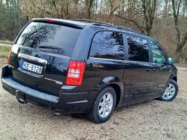 Melns Chrysler Grand Voyager 2008 Tukums, ar dzinēja tilpumu 2.80 L un nobraukumu 344 tūkst. km par 3990 €, foto 3 vietnē AUTOMOTO.COM.LV
