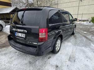 Black Chrysler Grand Voyager 2008 in Vilnius, with an engine capacity of 2.78 L and mileage of 400 thousand km for 1800 €, photo 4 on AUTOMOTO.COM.LV
