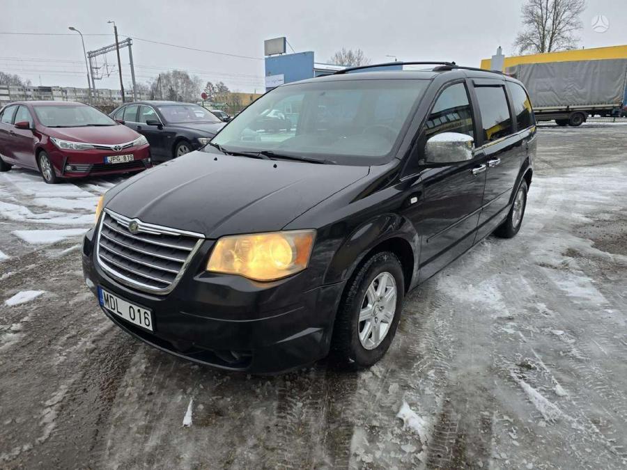 Melns Chrysler Grand Voyager 2008 Viļņa, ar dzinēja tilpumu 2.78 L un nobraukumu 400 tūkst. km par 1600 €, foto 1 vietnē AUTOMOTO.COM.LV