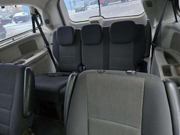 Melns Chrysler Grand Voyager 2008 Viļņa, ar dzinēja tilpumu 2.78 L un nobraukumu 400 tūkst. km par 1600 €, foto 9 vietnē AUTOMOTO.COM.LV