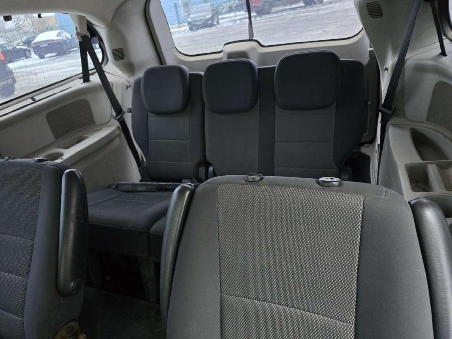 Melns Chrysler Grand Voyager 2008 Viļņa, ar dzinēja tilpumu 2.78 L un nobraukumu 400 tūkst. km par 1600 €, foto 9 vietnē AUTOMOTO.COM.LV