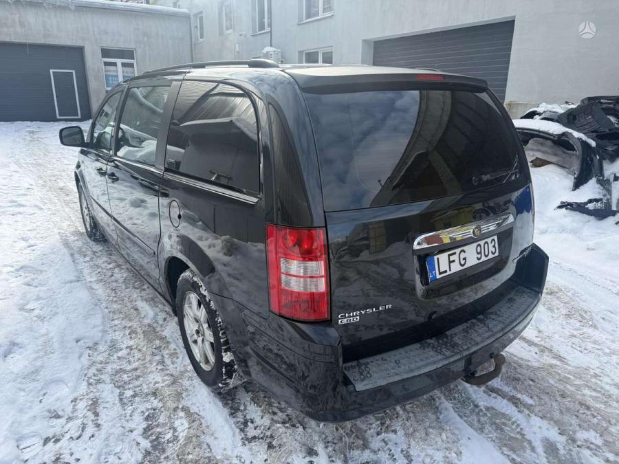 Melns Chrysler Grand Voyager 2008 Viļņa, ar dzinēja tilpumu 2.78 L un nobraukumu 33 tūkst. km par 3999 €, foto 3 vietnē AUTOMOTO.COM.LV
