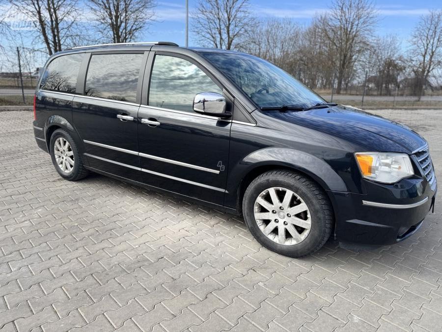 Black Chrysler Grand Voyager 2008 in Kaunas, with an engine capacity of 2.80 L and mileage of 300 thousand km for 3900 €, photo 4 on AUTOMOTO.COM.LV