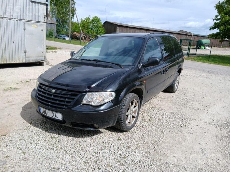 Black Chrysler Grand Voyager 2008 in Valmiera, with an engine capacity of 2.80 L and mileage of 312 thousand km for 2400 €, photo 1 on AUTOMOTO.COM.LV