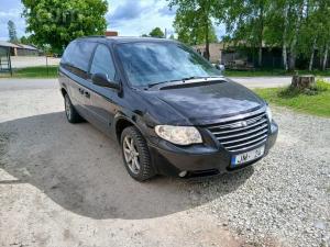 Black Chrysler Grand Voyager 2008 in Valmiera, with an engine capacity of 2.80 L and mileage of 312 thousand km for 2400 €, photo 3 on AUTOMOTO.COM.LV