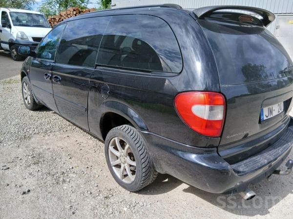Black Chrysler Grand Voyager 2008 in Valmiera, with an engine capacity of 2.80 L and mileage of 312 thousand km for 2400 €, photo 3 on AUTOMOTO.COM.LV