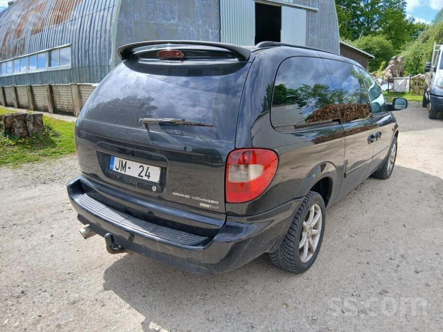 Black Chrysler Grand Voyager 2008 in Valmiera, with an engine capacity of 2.80 L and mileage of 312 thousand km for 2400 €, photo 5 on AUTOMOTO.COM.LV