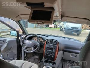 Black Chrysler Grand Voyager 2008 in Valmiera, with an engine capacity of 2.80 L and mileage of 312 thousand km for 2400 €, photo 8 on AUTOMOTO.COM.LV