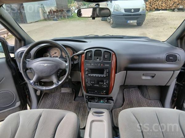 Black Chrysler Grand Voyager 2008 in Valmiera, with an engine capacity of 2.80 L and mileage of 312 thousand km for 2400 €, photo 8 on AUTOMOTO.COM.LV
