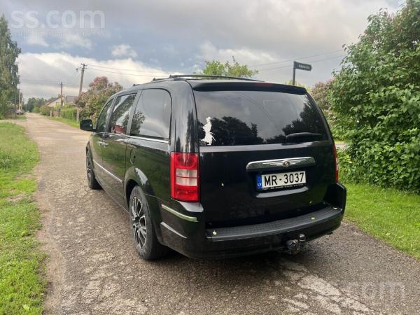 Melns Chrysler Grand Voyager 2008 Rīga, ar dzinēja tilpumu 2.80 L un nobraukumu 245 tūkst. km par 4900 €, foto 4 vietnē AUTOMOTO.COM.LV