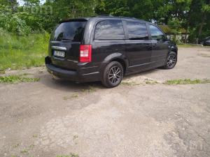 Melns Chrysler Grand Voyager 2008 Rīga, ar dzinēja tilpumu 2.80 L un nobraukumu 367 tūkst. km par 3099 €, foto 3 vietnē AUTOMOTO.COM.LV