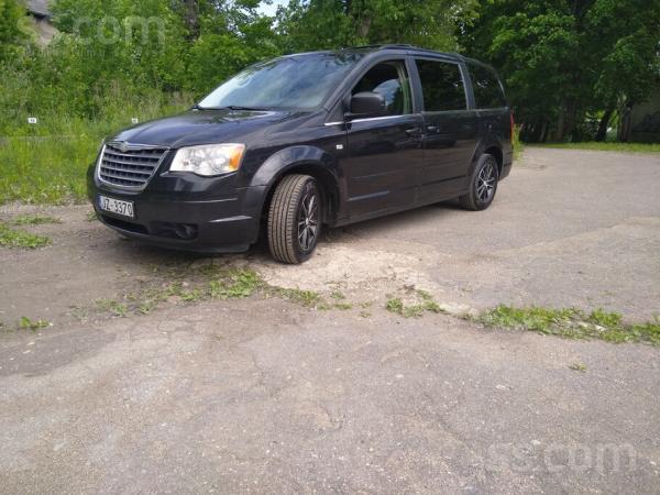 Black Chrysler Grand Voyager 2008 in Riga, with an engine capacity of 2.80 L and mileage of 367 thousand km for 3099 €, photo 3 on AUTOMOTO.COM.LV