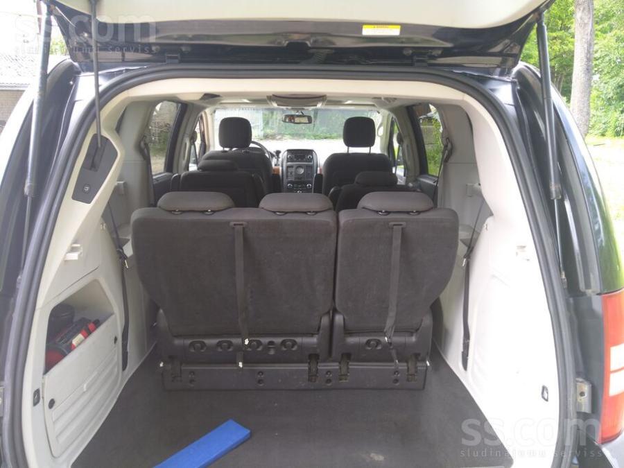 Melns Chrysler Grand Voyager 2008 Rīga, ar dzinēja tilpumu 2.80 L un nobraukumu 367 tūkst. km par 3099 €, foto 6 vietnē AUTOMOTO.COM.LV