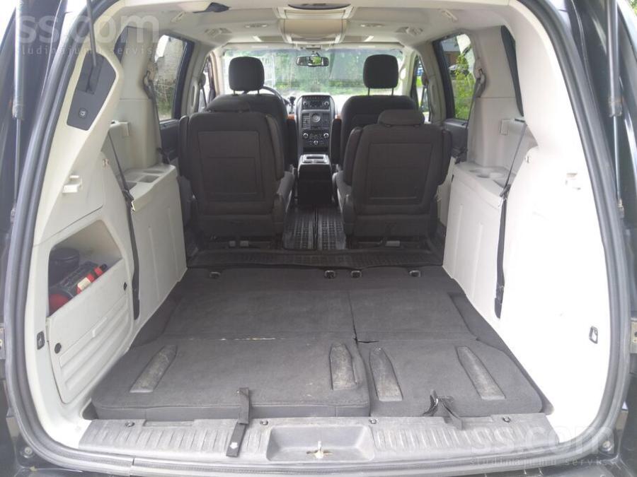 Melns Chrysler Grand Voyager 2008 Rīga, ar dzinēja tilpumu 2.80 L un nobraukumu 367 tūkst. km par 3099 €, foto 7 vietnē AUTOMOTO.COM.LV