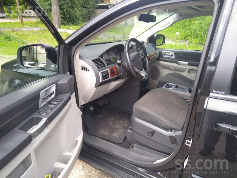 Melns Chrysler Grand Voyager 2008 Rīga, ar dzinēja tilpumu 2.80 L un nobraukumu 367 tūkst. km par 3099 €, foto 10 vietnē AUTOMOTO.COM.LV